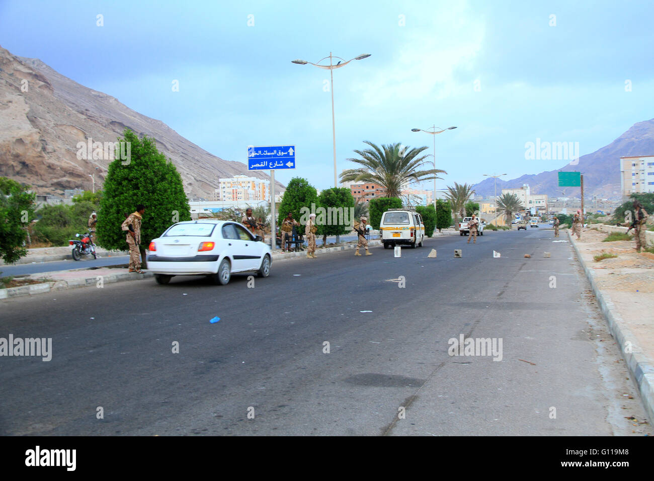 Mokala, Yemen. 02nd May, 2016. Hadrami elite forces tightly guard ...