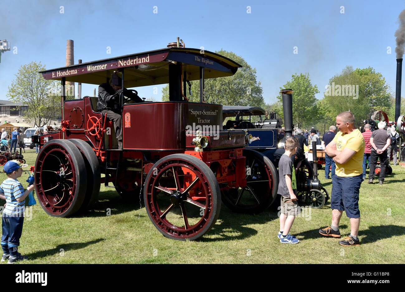 Mildenberg, Germany. 07th May, 2016. Large and small steam engines can ...