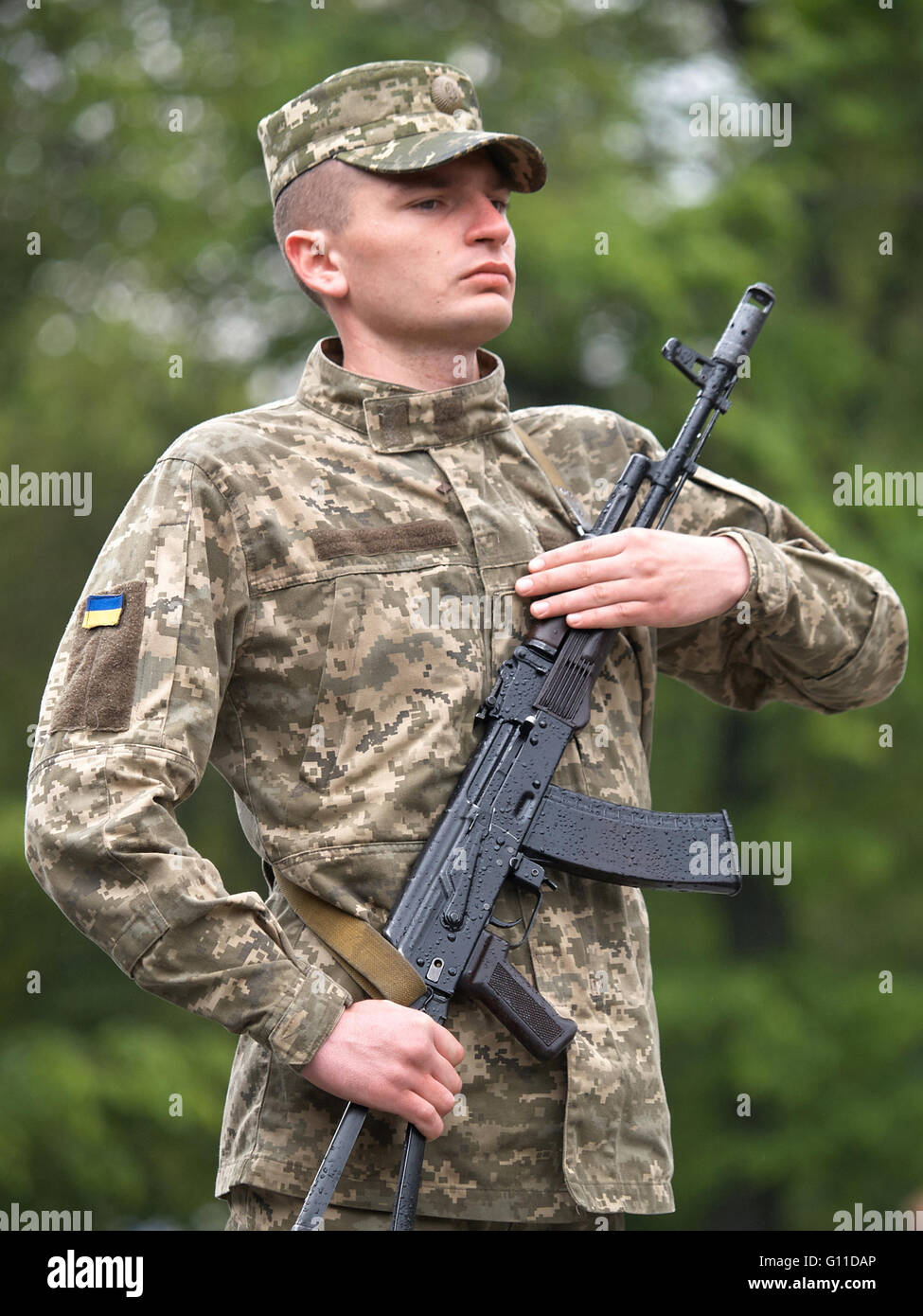 Soldier machine gun hi-res stock photography and images - Alamy