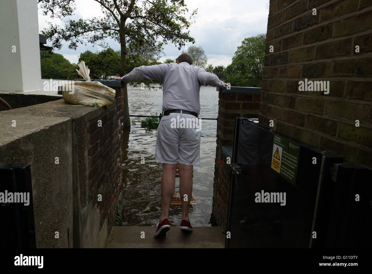 London, England. 7 May 2016. Richard Leader, landlord of"The City Barge ...