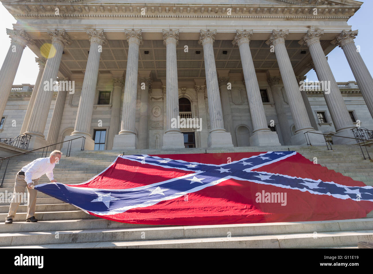 South carolina state house steps hi-res stock photography and images ...