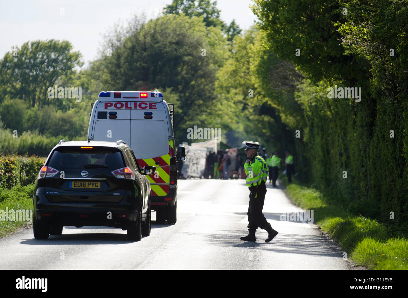 Immigration removal centre gatwick west hi-res stock photography and ...