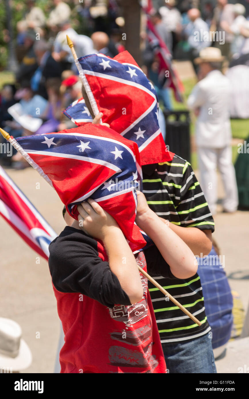 Columbia, South Carolina, USA. 07th May, 2016. Children play with ...