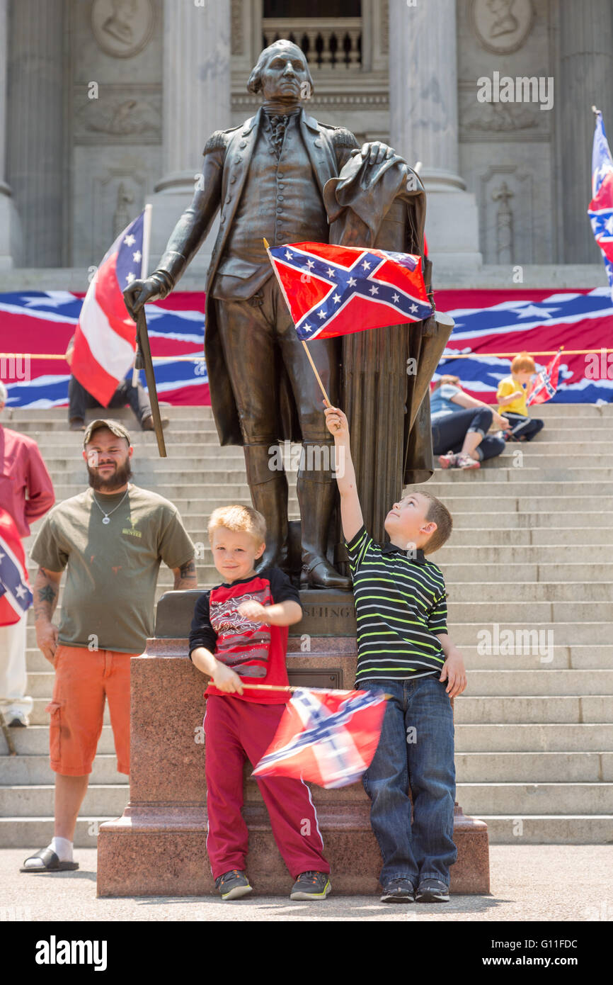 Columbia, South Carolina, USA. 07th May, 2016. Children play with ...
