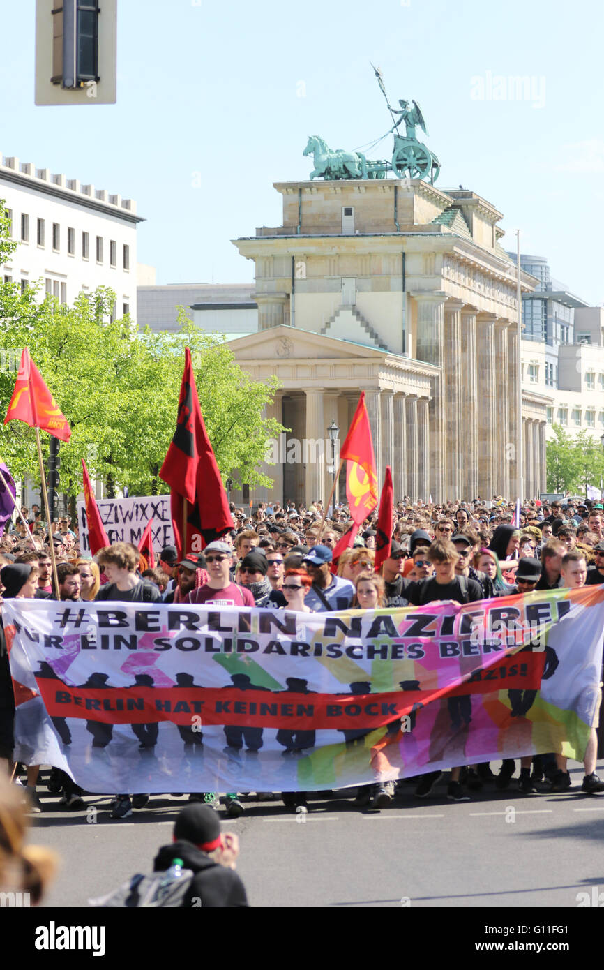 Berlin brandenburg gate rally hi-res stock photography and images - Alamy