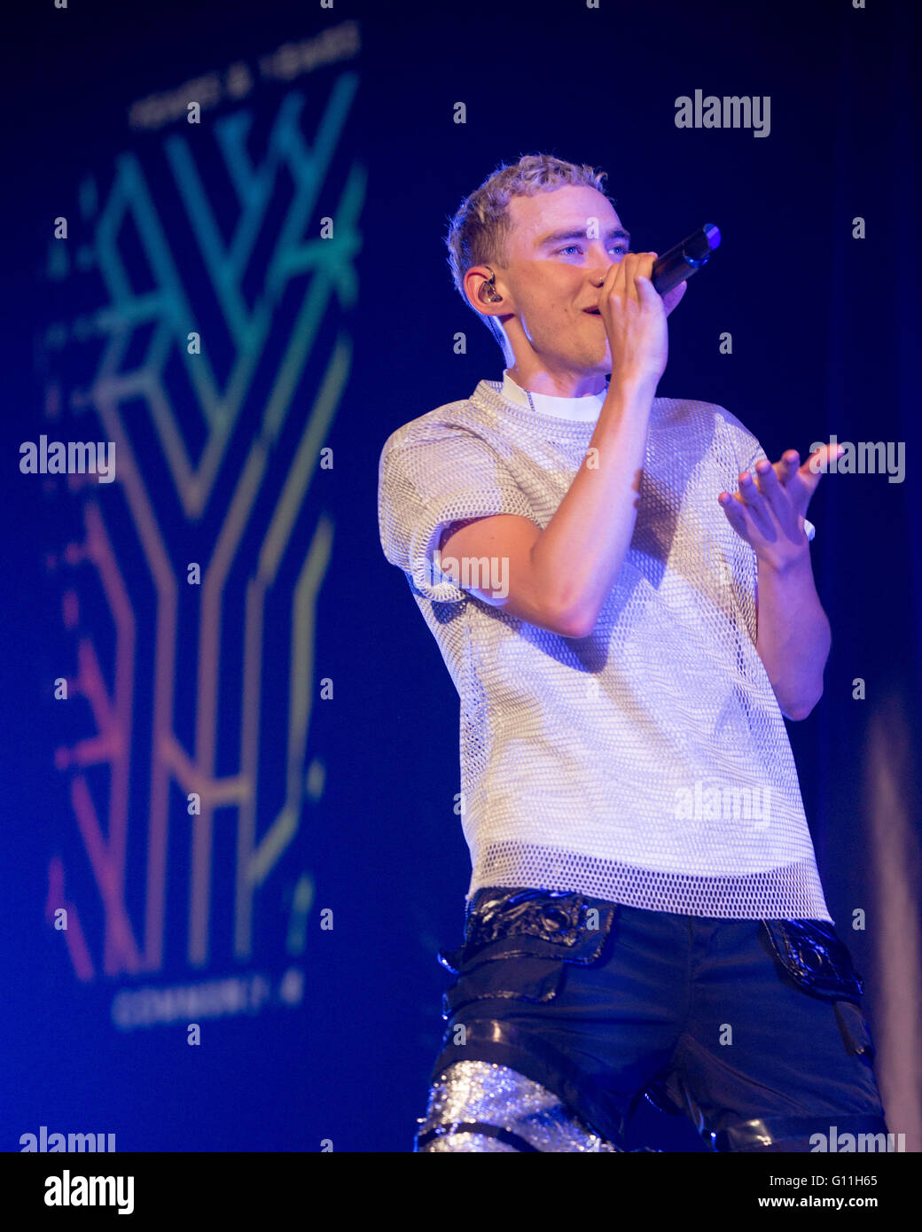 Rosemont, Illinois, USA. 6th May, 2016. Singer OLLY ALEXANDER of Years ...