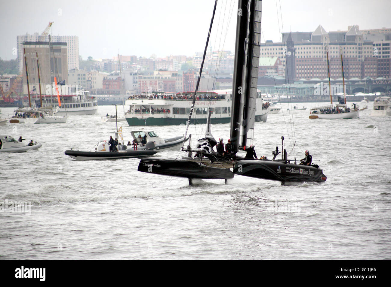 America's Cup Yacht Racing return to New York City Stock Photo - Alamy