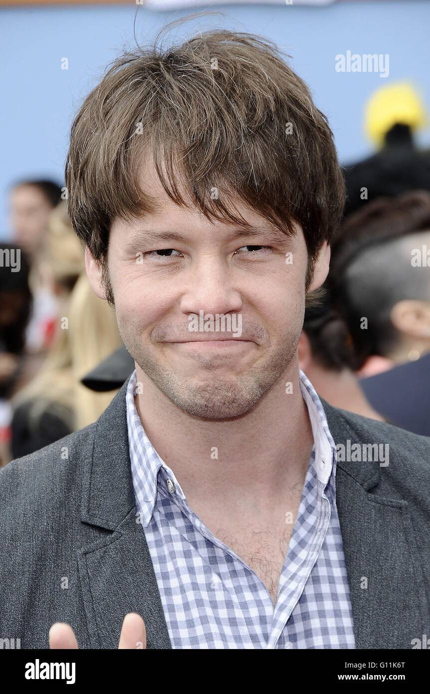 Los Angeles, CA, USA. 7th May, 2016. Ike Barinholtz at arrivals for ...