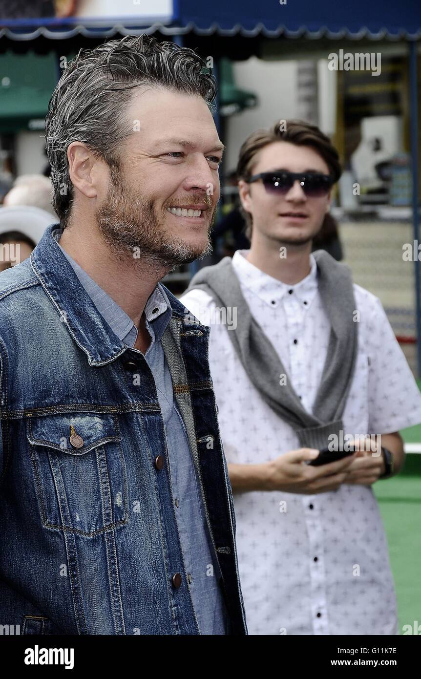 Los Angeles, CA, USA. 7th May, 2016. Blake Shelton at arrivals for ...