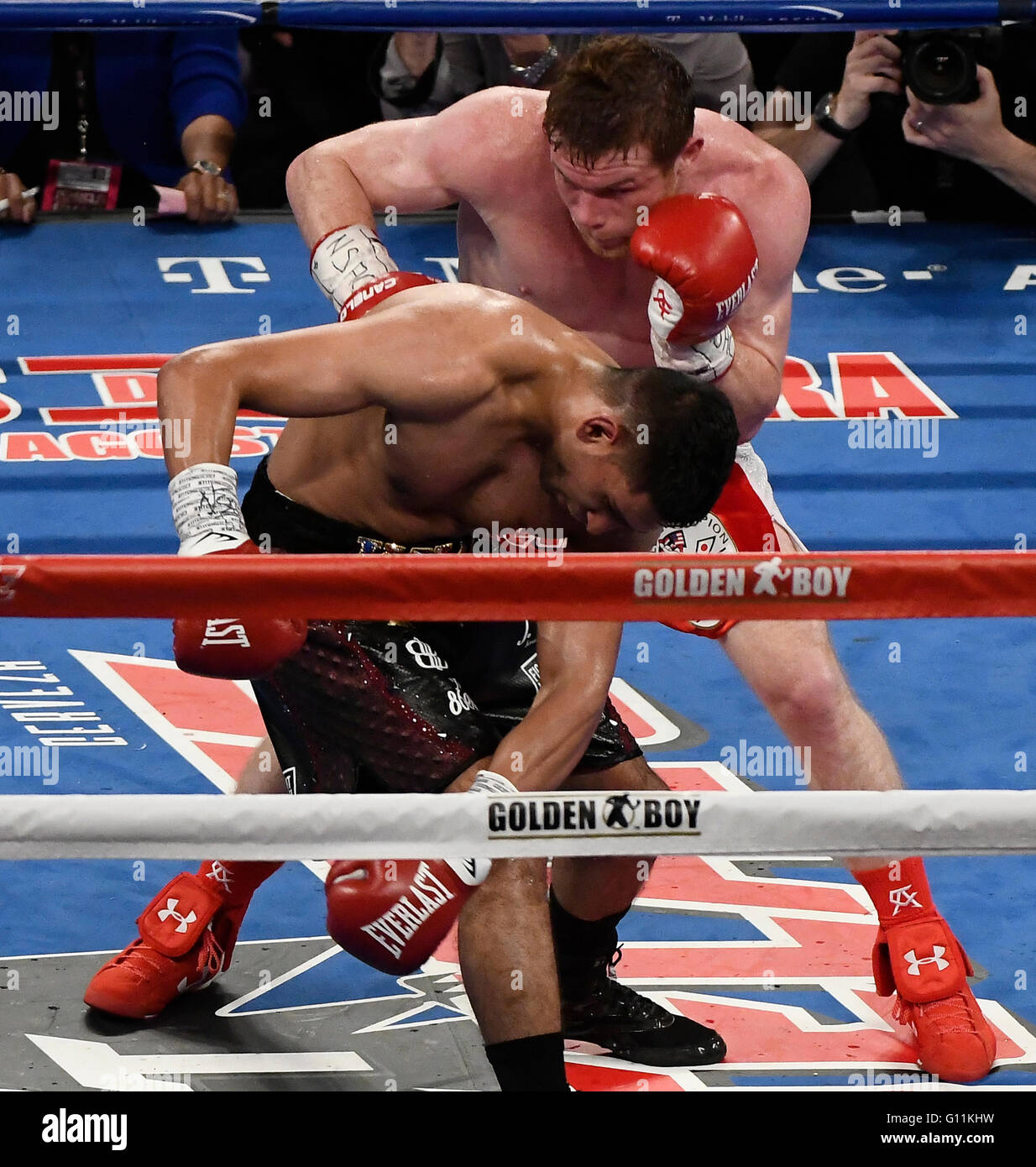 Las Vegas NV, USA. 7th May, 2016. (In Red trunks) Mexico's Canelo ...