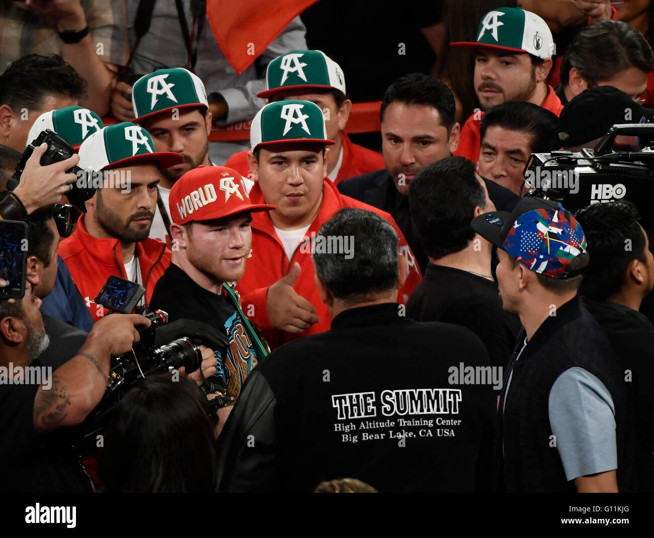 Las Vegas NV, USA. 7th May, 2016. (L) Mexico's Canelo Alvarez shakes ...