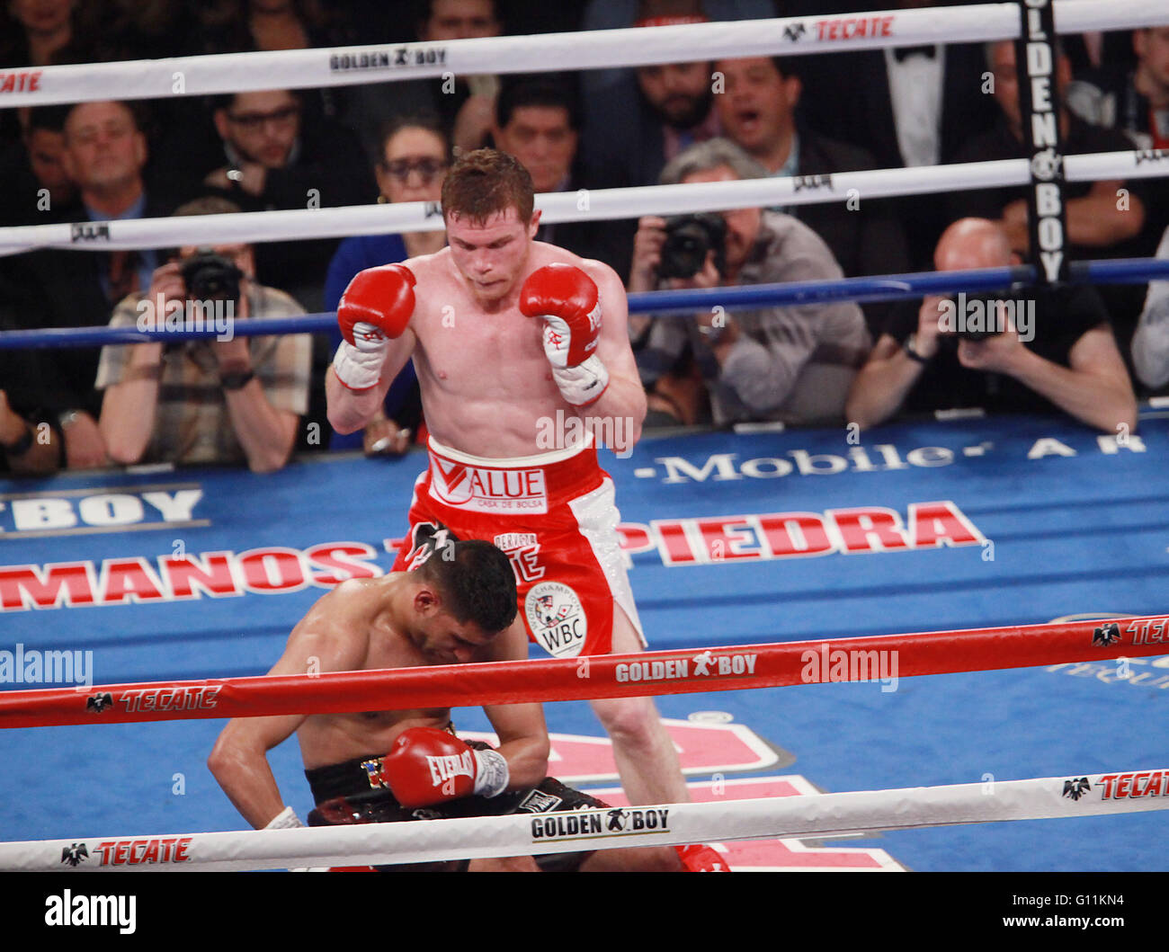 Las Vegas, Nevada, USA. 7th May, 2016. WBC Middleweight champion Saul ...