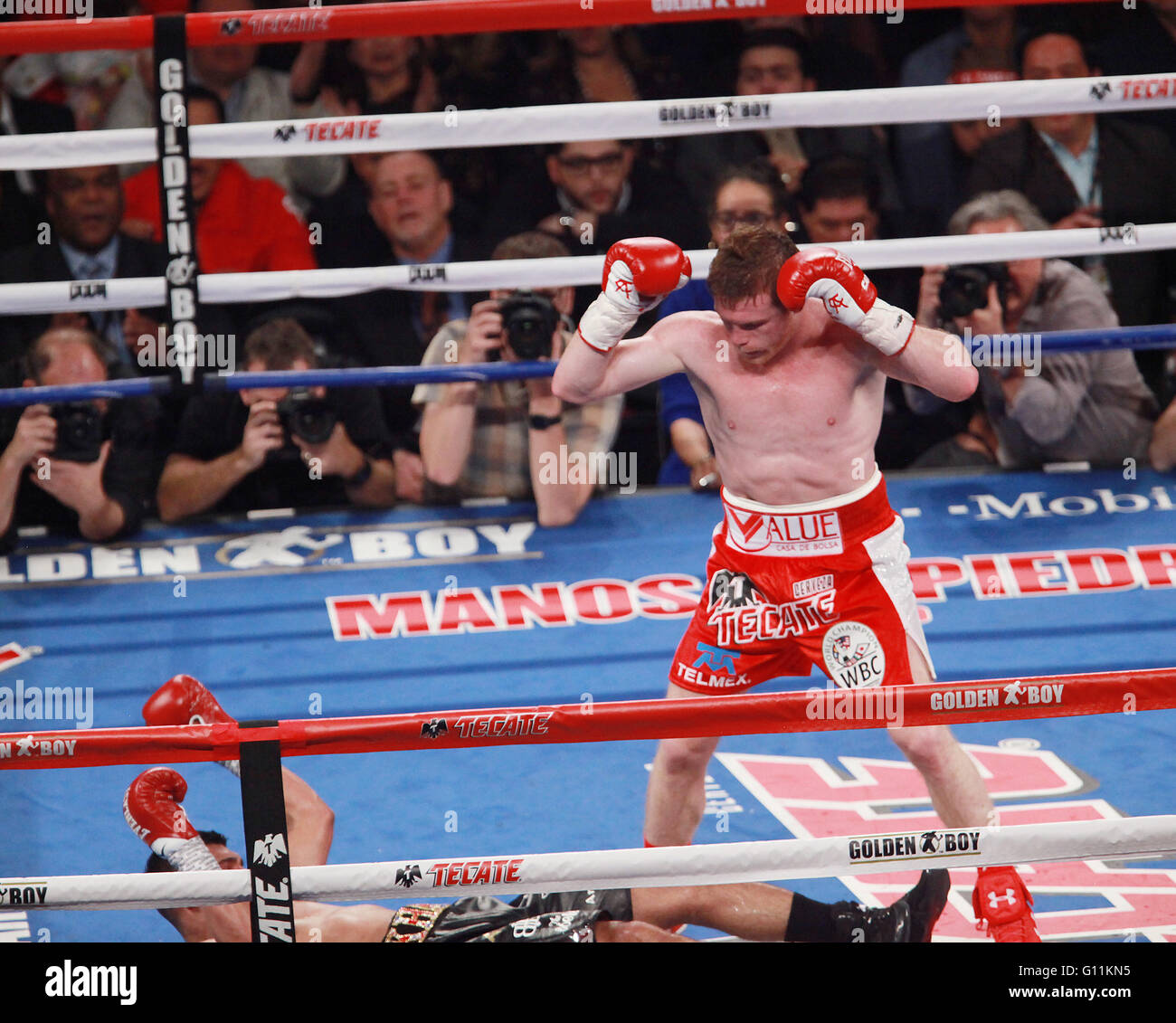 Las Vegas, Nevada, USA. 7th May, 2016. WBC Middleweight champion Saul ...
