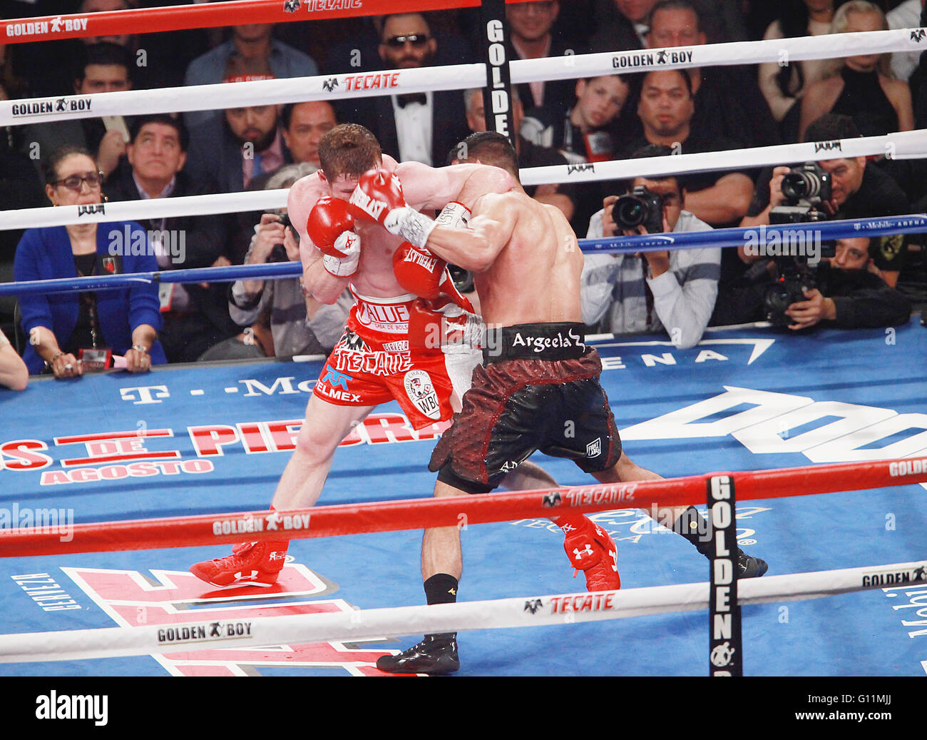 Las Vegas, Nevada, USA. 7th May, 2016. WBC Middleweight Champion Canelo ...