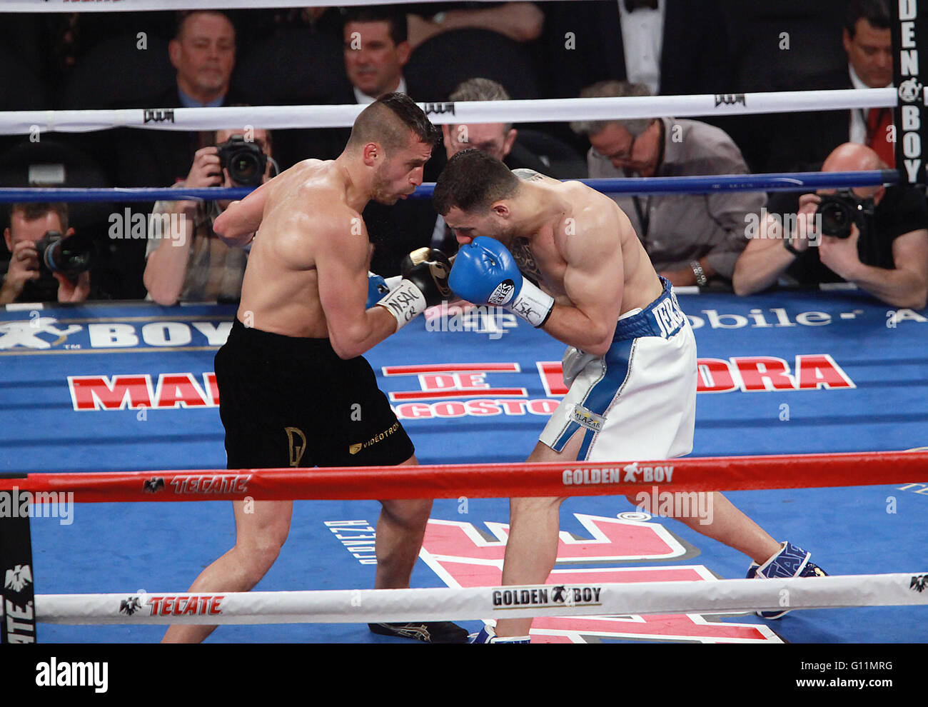 Las Vegas, Nevada, USA. 8th May, 2016. Middleweight boxers David ...