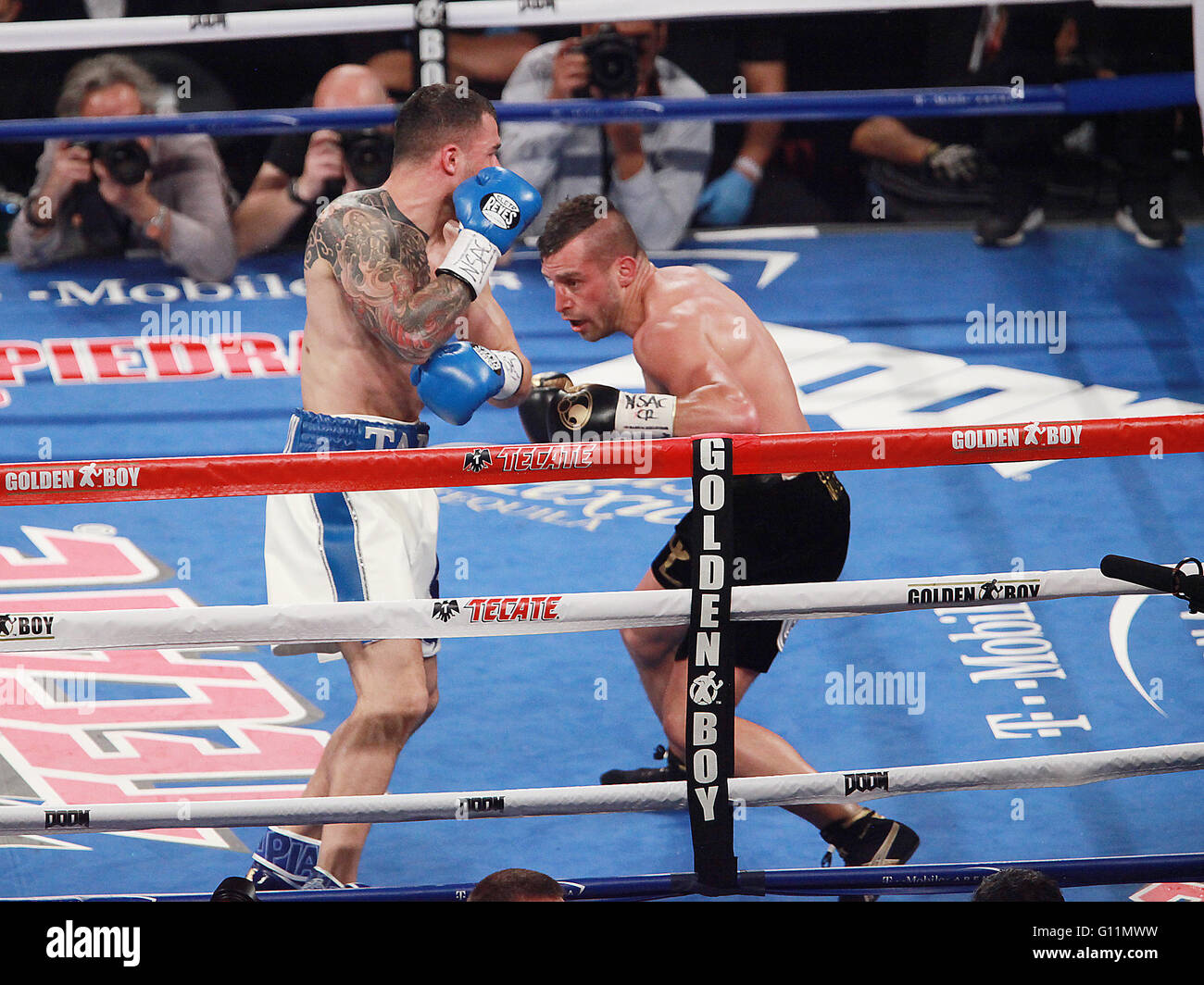 Las Vegas, Nevada, USA. 8th May, 2016. Middleweight boxers David ...