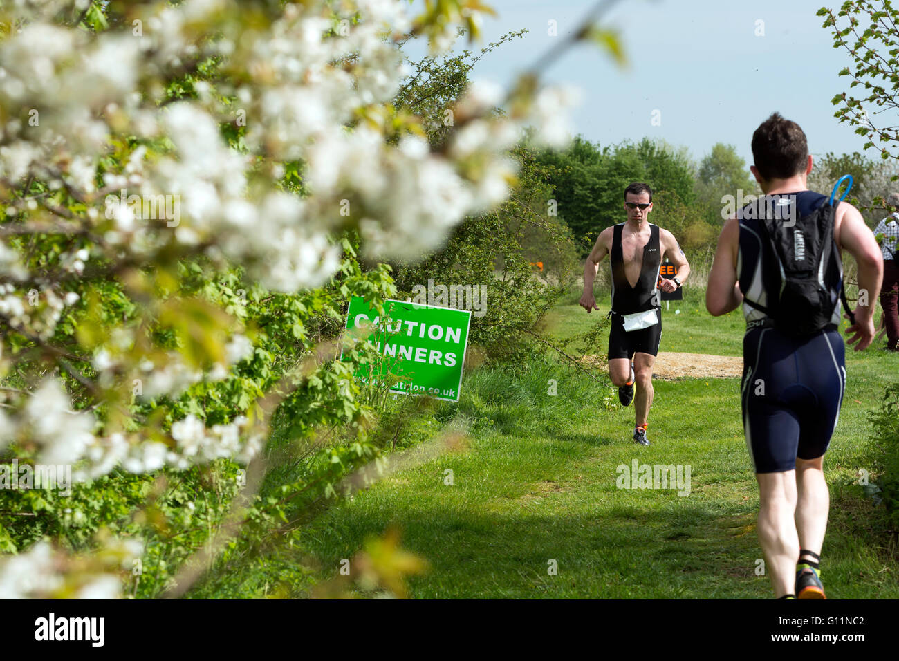 Stratford-upon-Avon, Warwickshire, UK. 8th May, 2016. Competitors pass ...