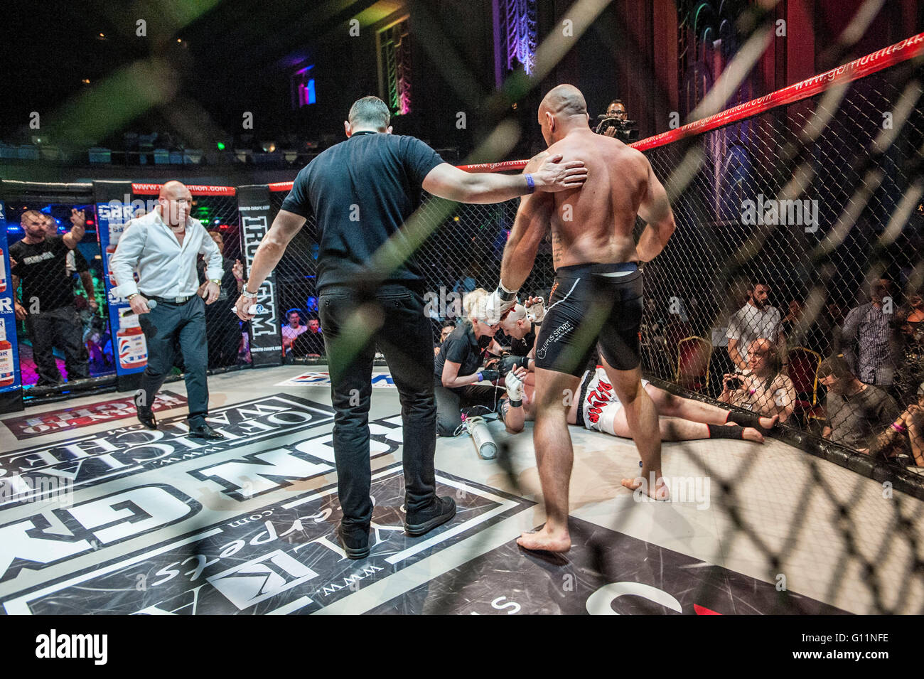 London, UK. 8th May 2016. UCMMA mixed martial arts cage fight ...