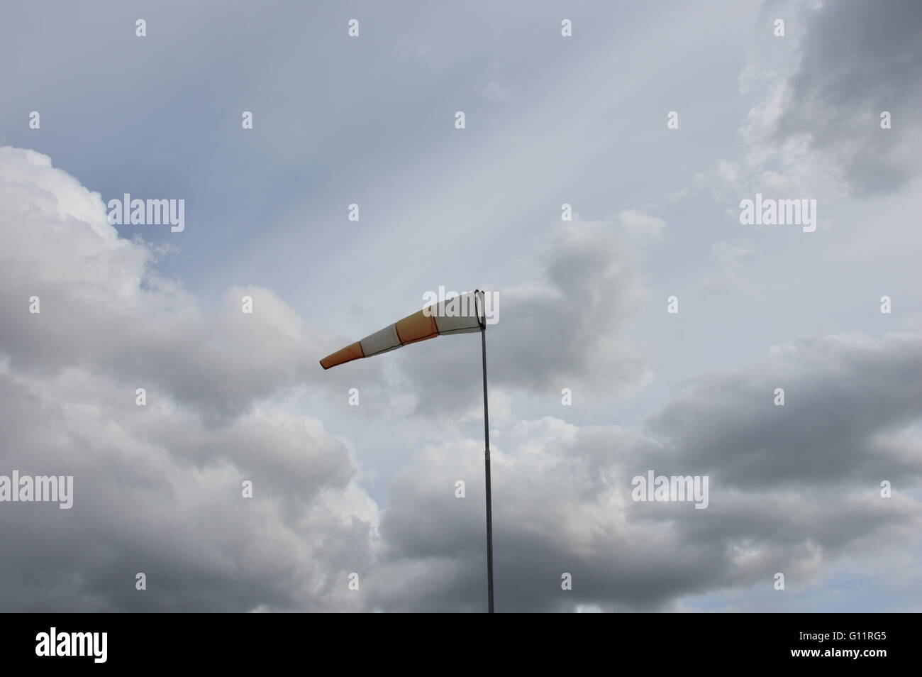Wind arrow hi-res stock photography and images - Alamy