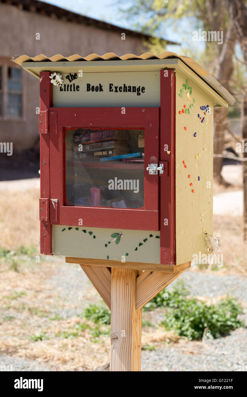 Book exchange library hi-res stock photography and images - Alamy