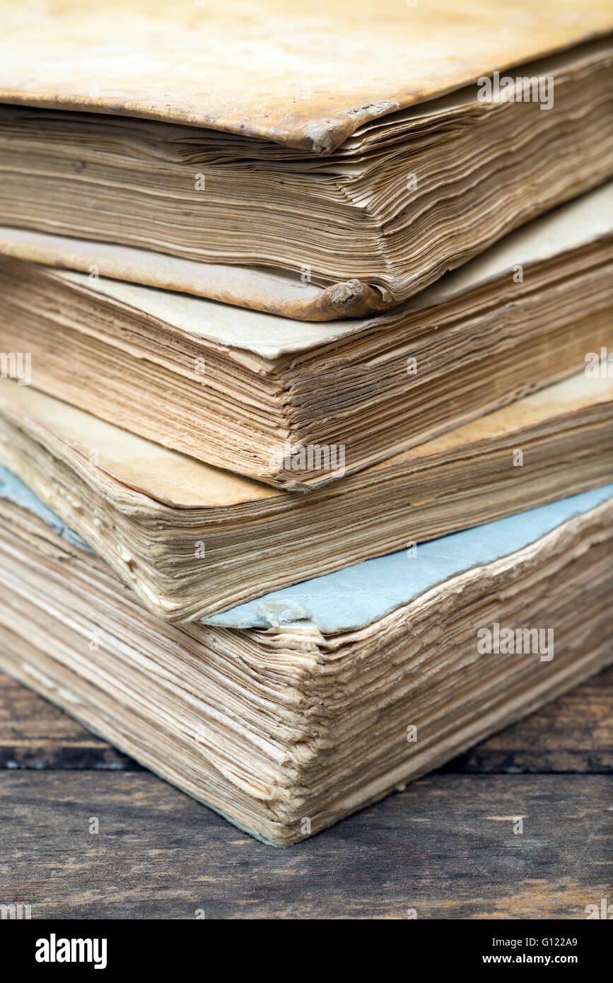 Stacking books hi-res stock photography and images - Alamy