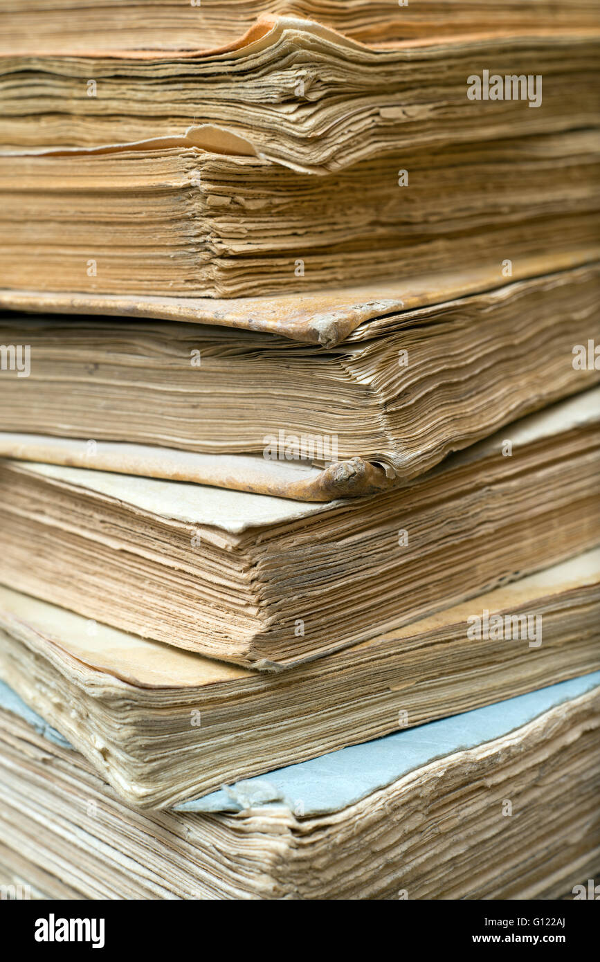 Stacking books hi-res stock photography and images - Alamy