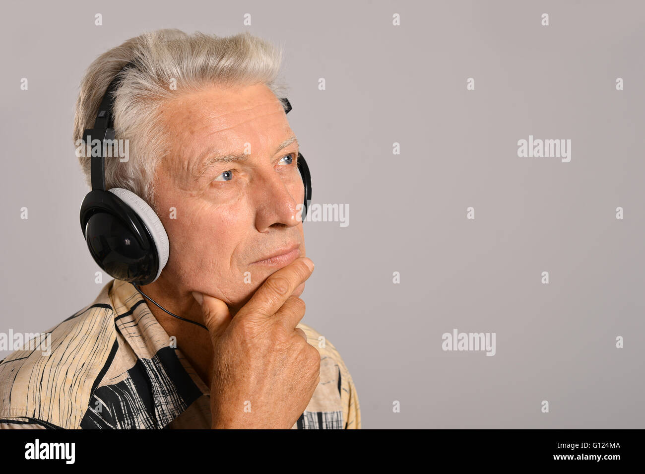 man listen music Stock Photo - Alamy