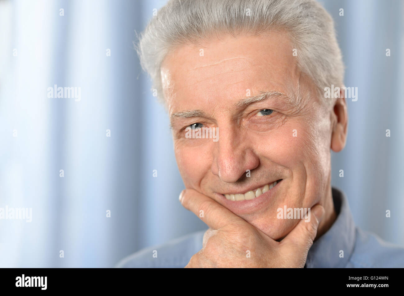 Portrait of a senior man Stock Photo - Alamy