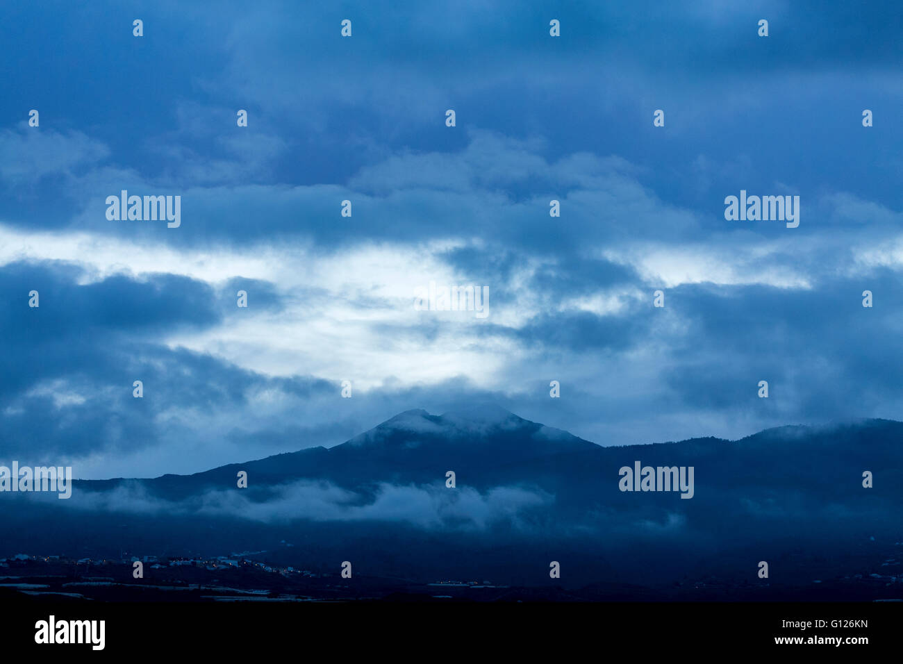 Blue dawn sky hi-res stock photography and images - Alamy