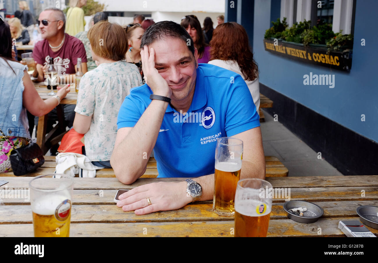 Drowning your sorrows hi-res stock photography and images - Alamy