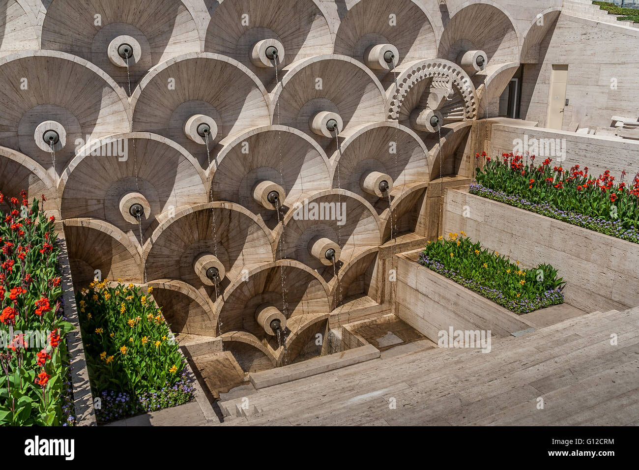 Soviet art style hi-res stock photography and images - Alamy