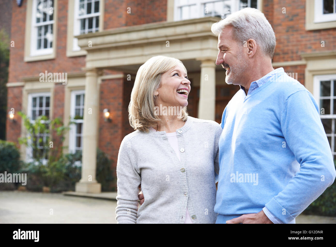 Female outside her home hi-res stock photography and images - Alamy