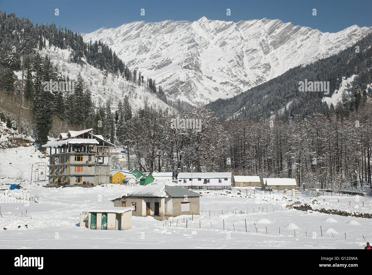 Winter snowscapes at Solang Valley, near Manali, Himachal Pradesh ...