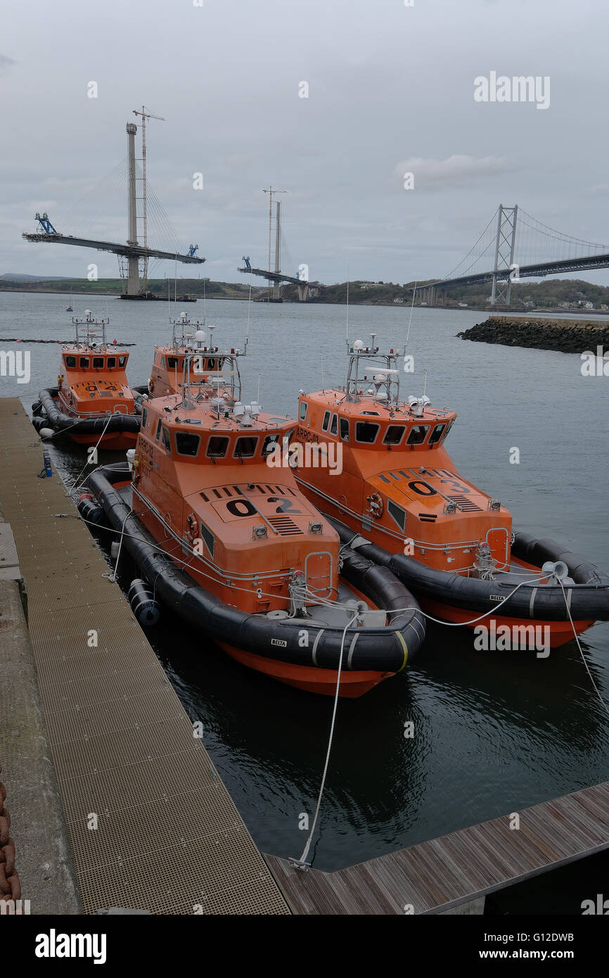 Building new forth bridge queensferry hi-res stock photography and ...