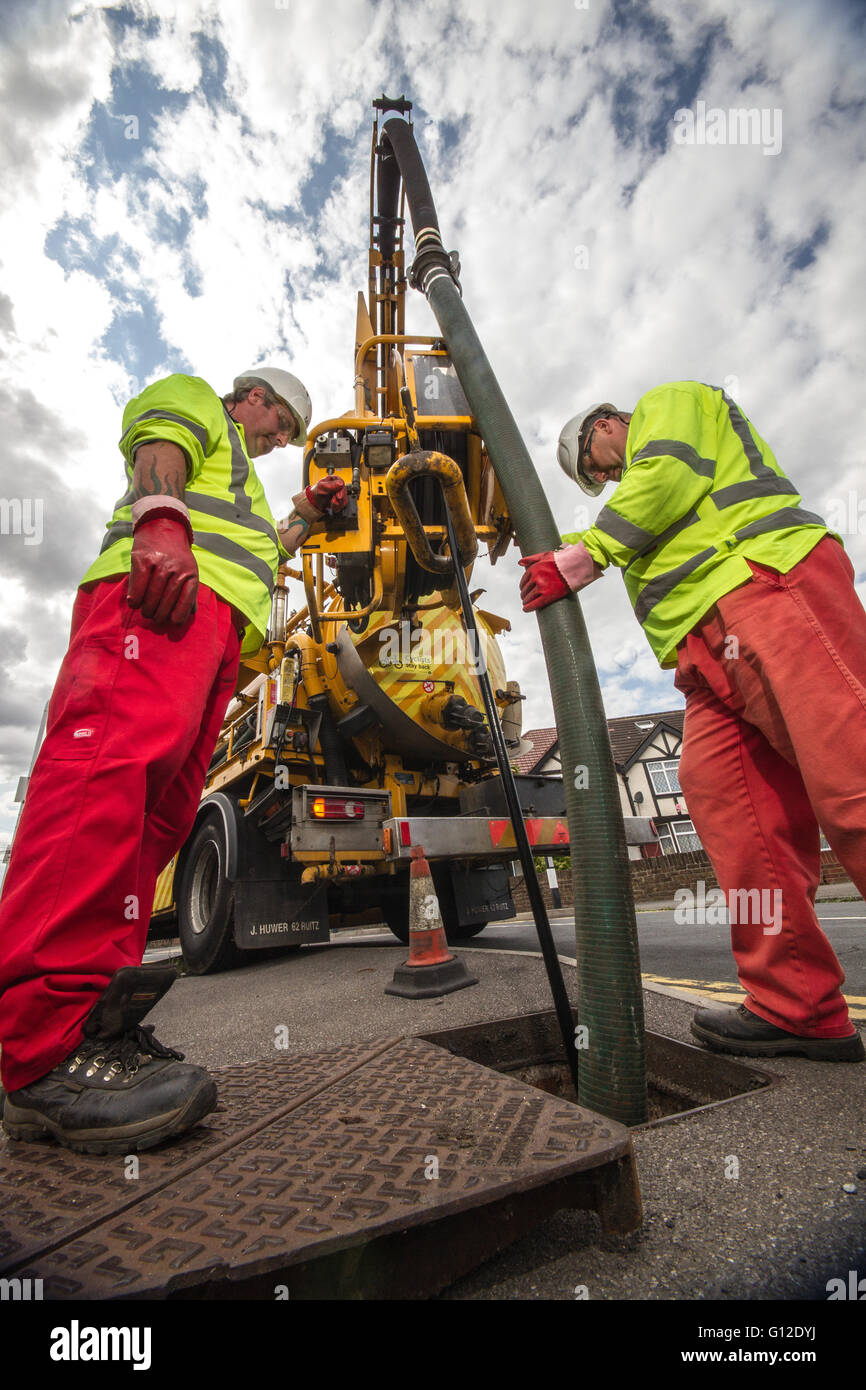 Thames Water Workers servicing network Stock Photo - Alamy