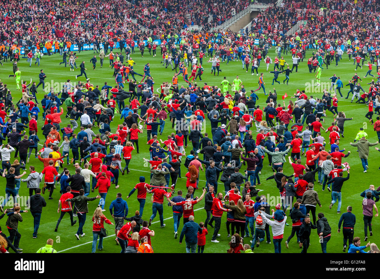 Football pitch invasion hi-res stock photography and images - Alamy