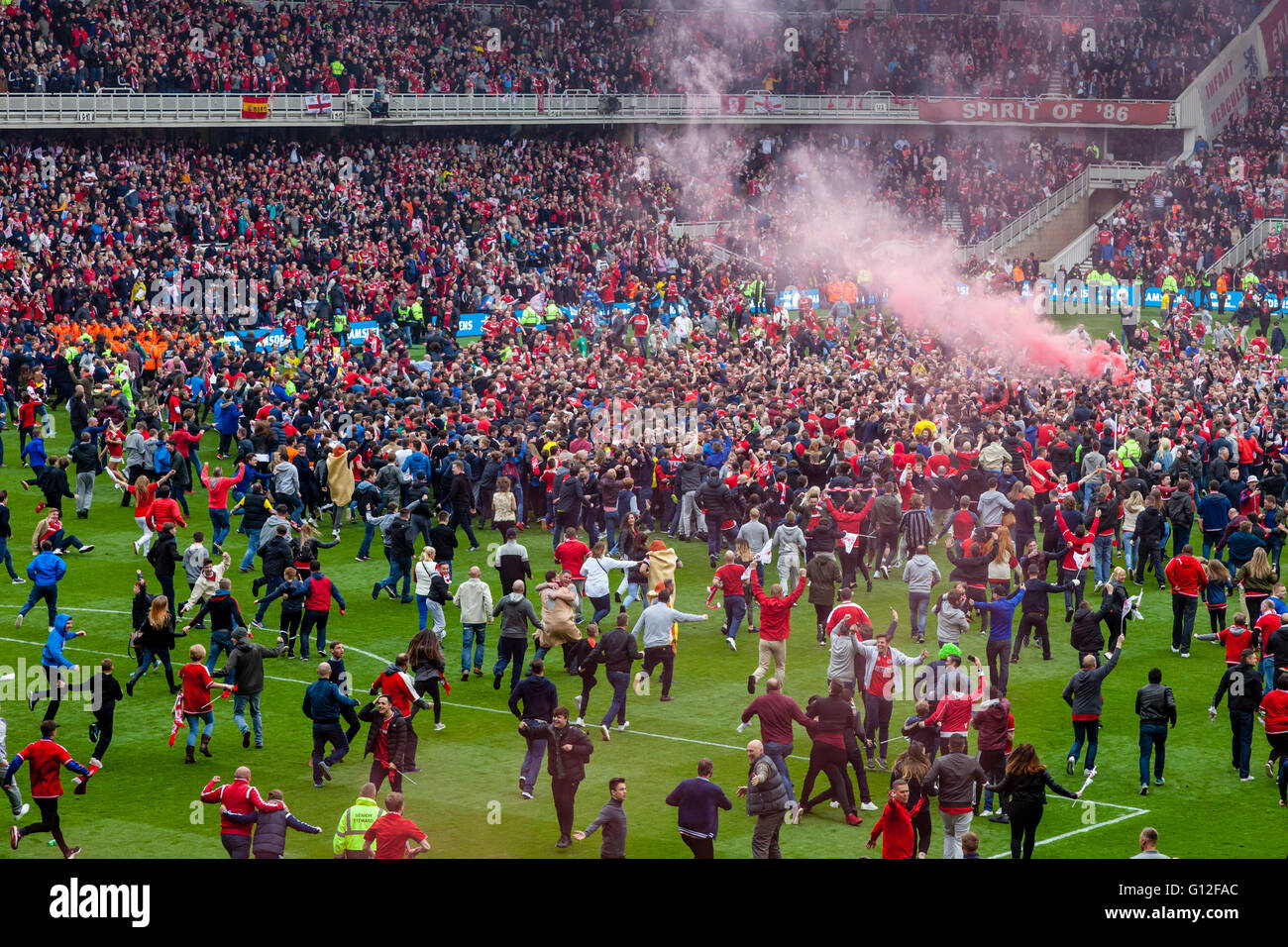 Football crowd celebrating with flares hi-res stock photography and ...