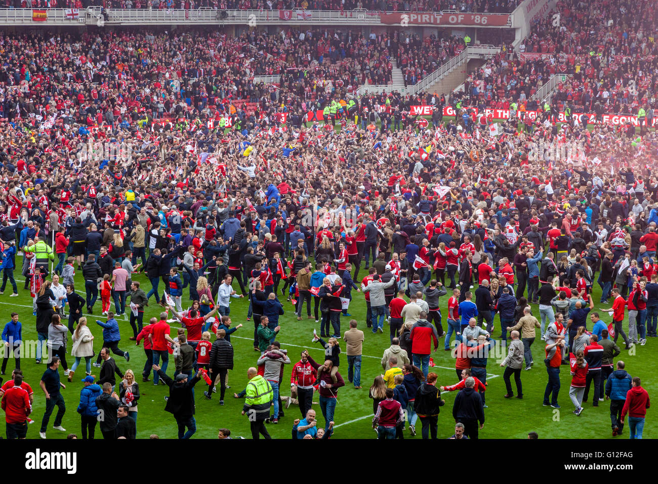 Football pitch invasion hi-res stock photography and images - Alamy