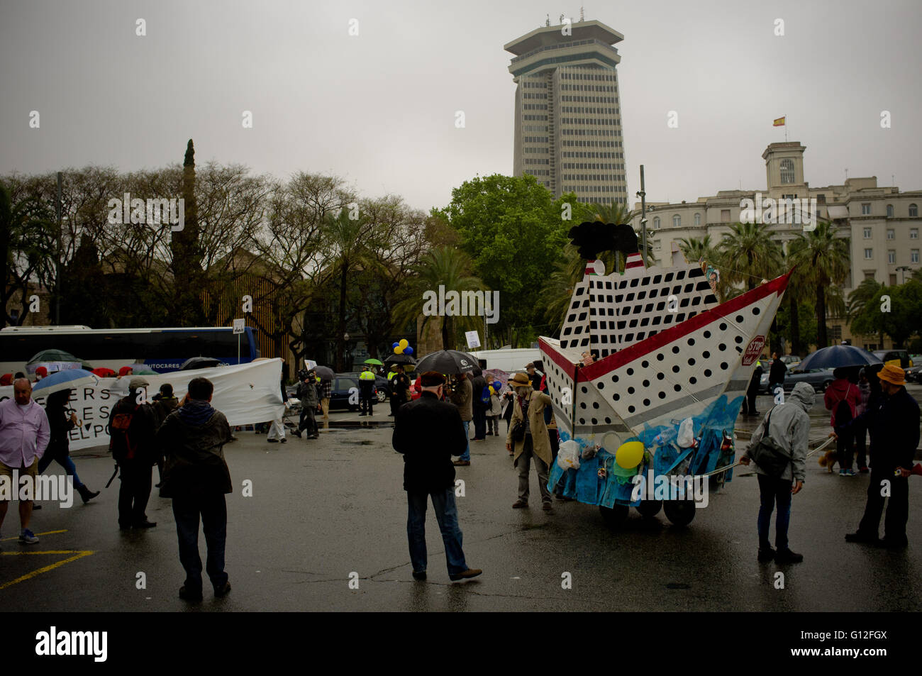 Mass tourism barcelona problem hi-res stock photography and images - Alamy