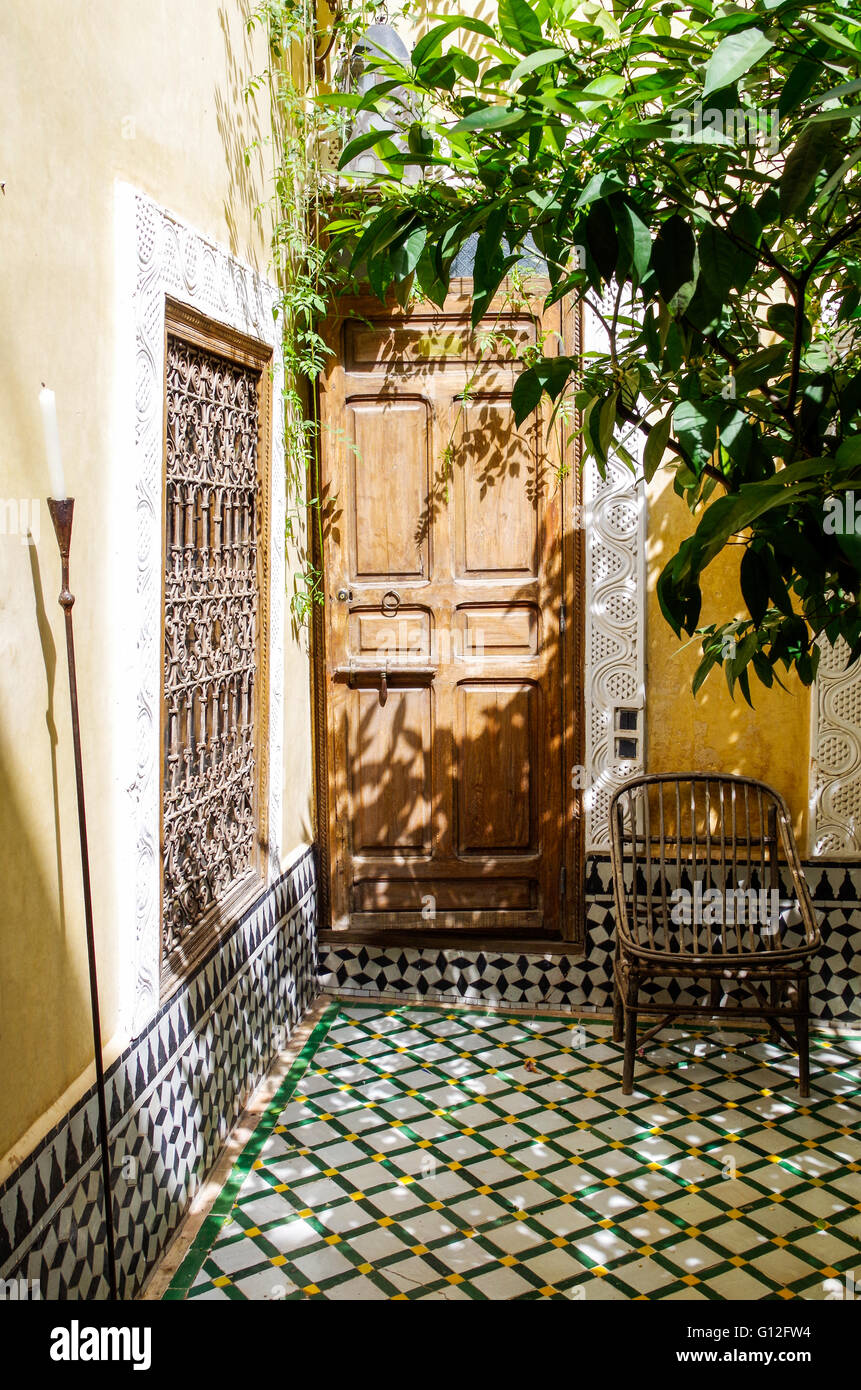 Corner courtyard hi-res stock photography and images - Alamy