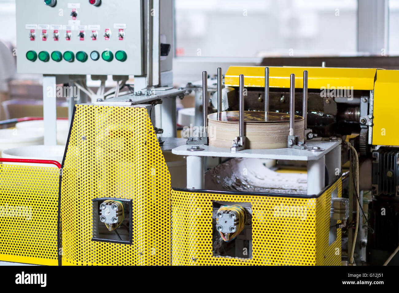 Relay switch hi-res stock photography and images - Alamy