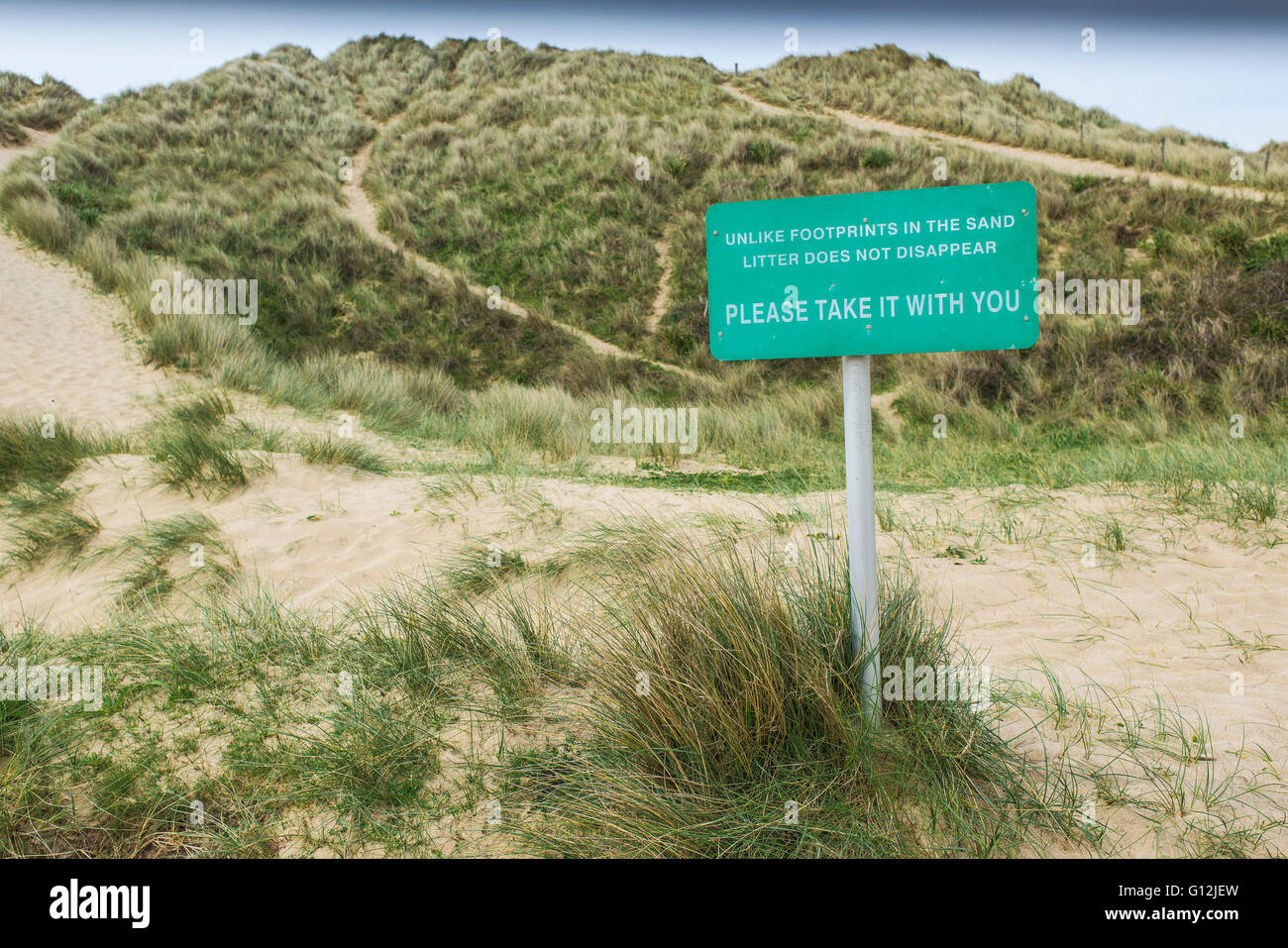 Litter sign information warning hi-res stock photography and images - Alamy