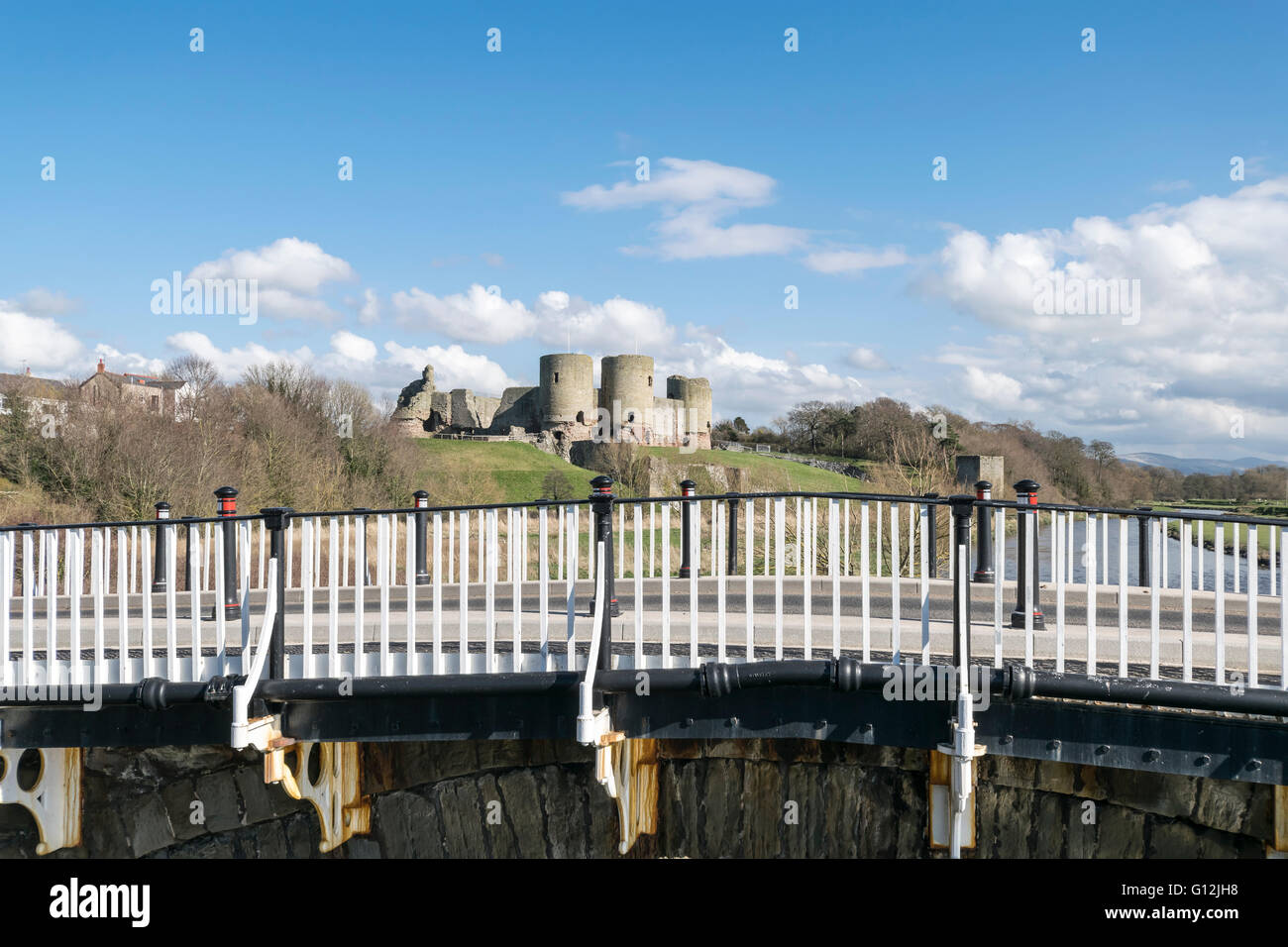Castle built in 1282 hi-res stock photography and images - Alamy