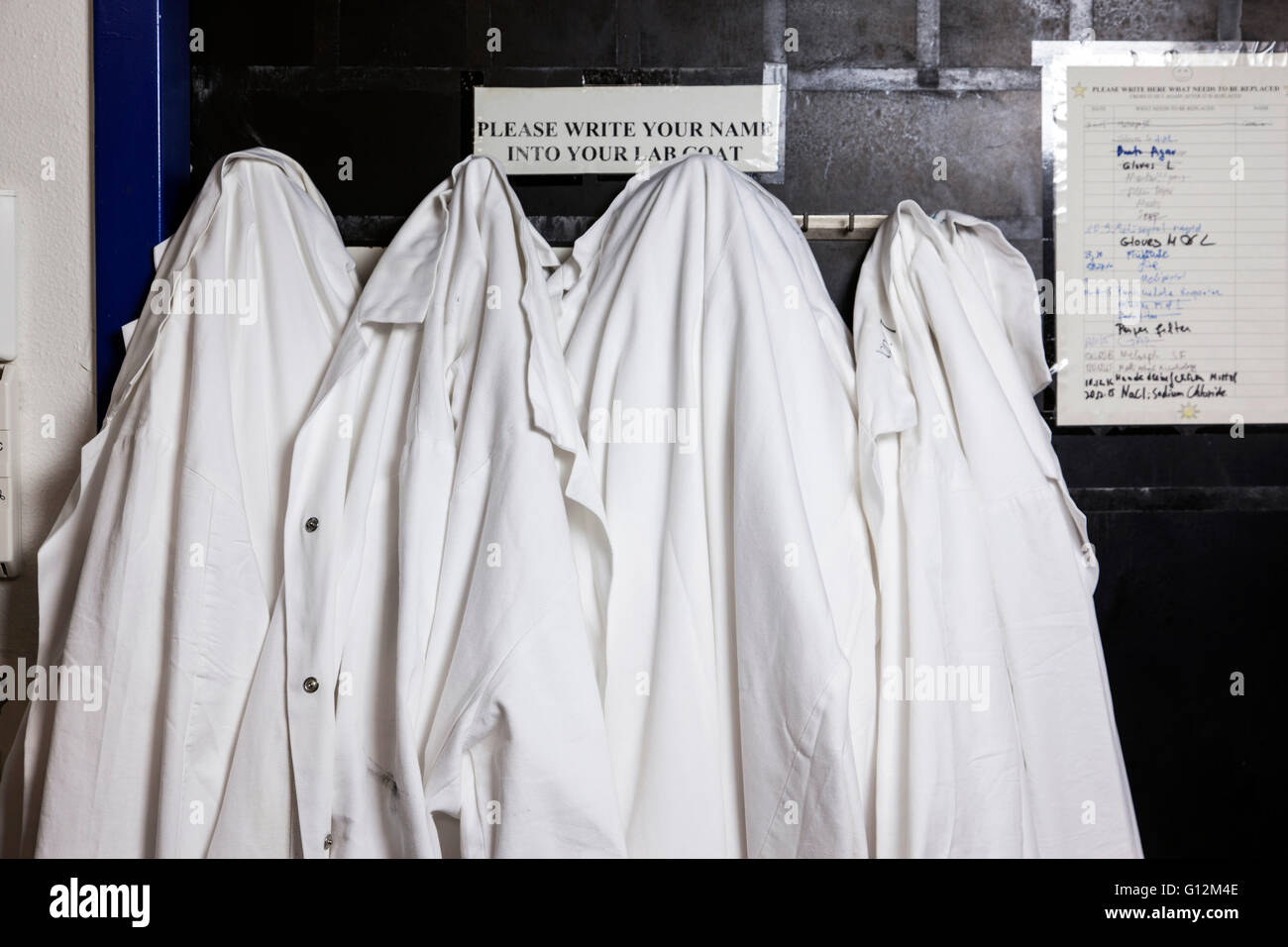 Worker employee white lab coat hi-res stock photography and images - Alamy