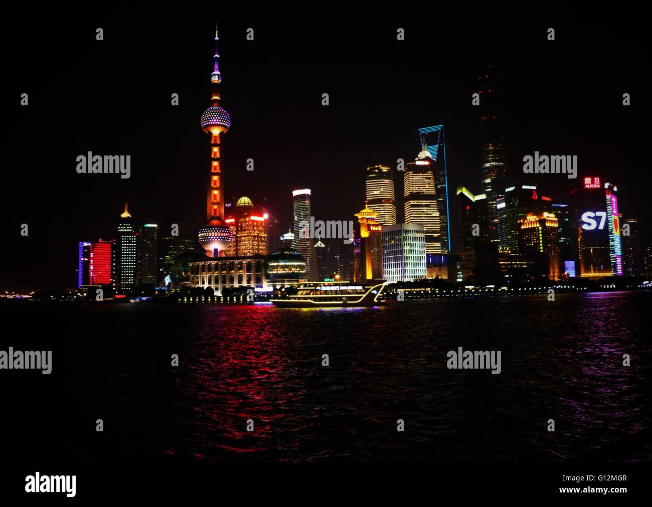 China shanghai bund area hi-res stock photography and images - Alamy