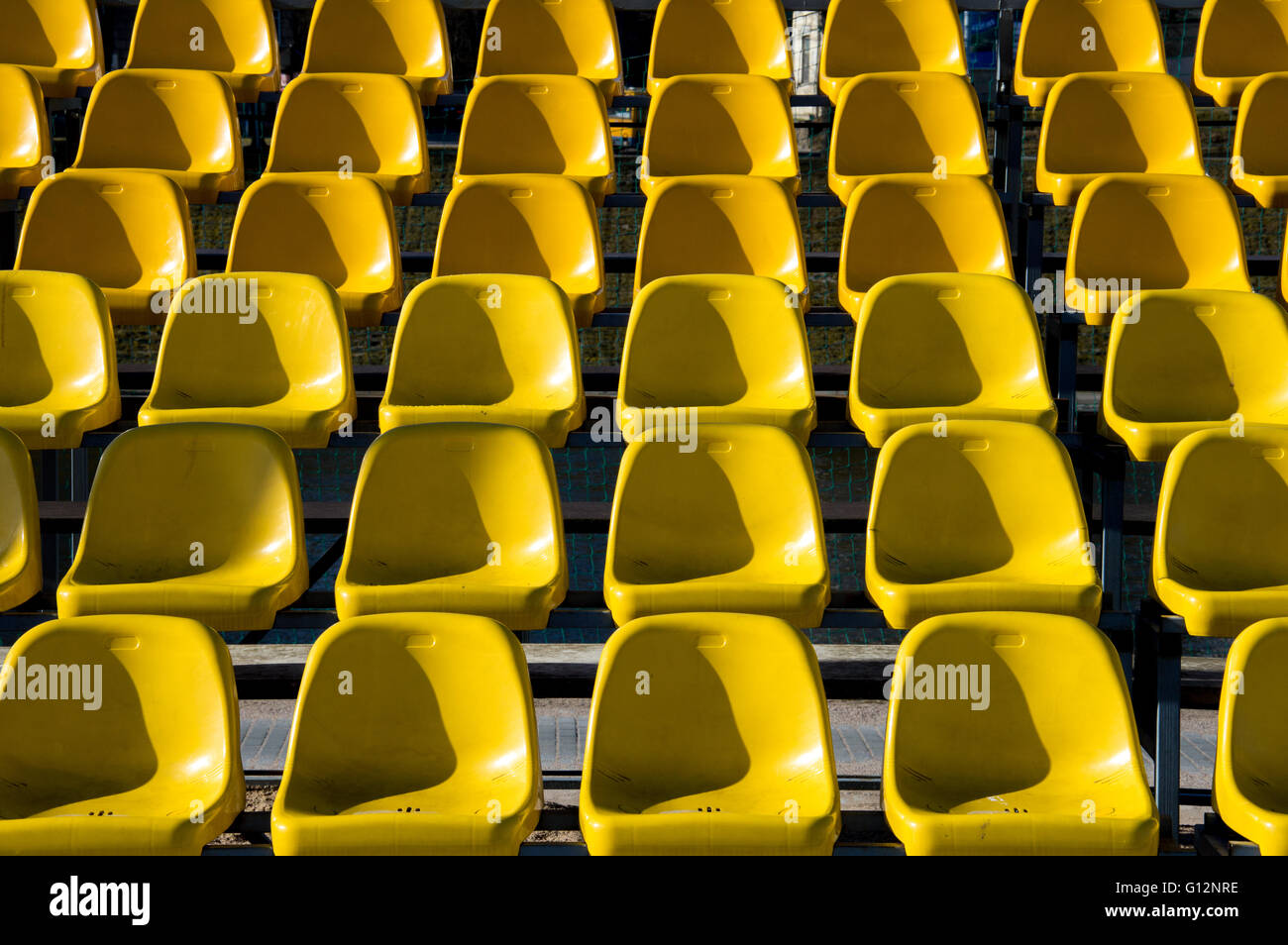 Seats benches hi-res stock photography and images - Alamy