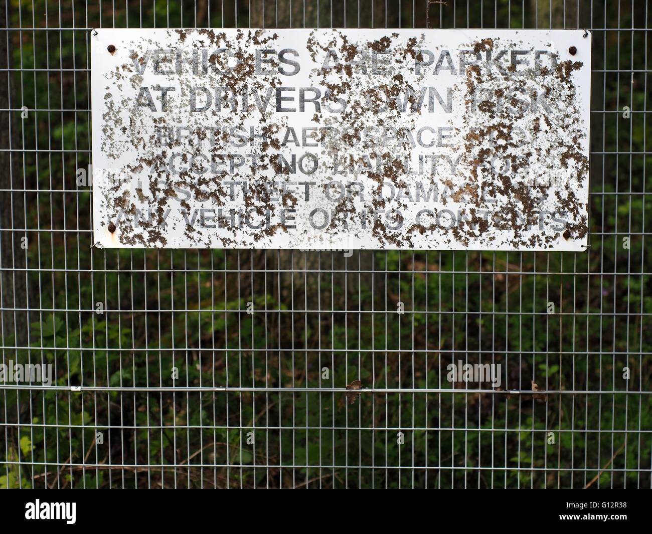 Old blank rusty metal sign hi-res stock photography and images - Alamy