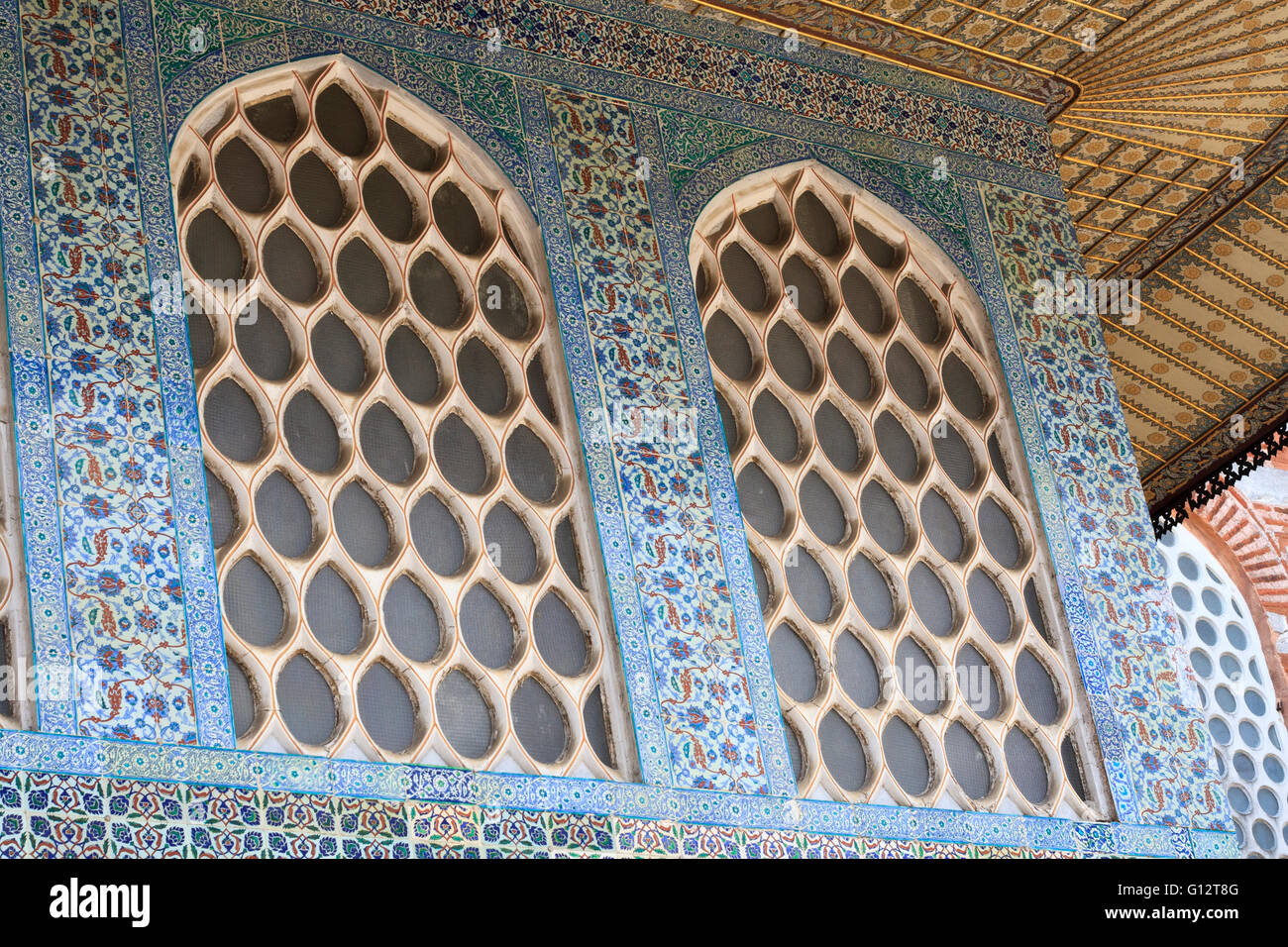Arabesque Windows of the Topkapi palace, Istanbul, Turkey Stock Photo ...