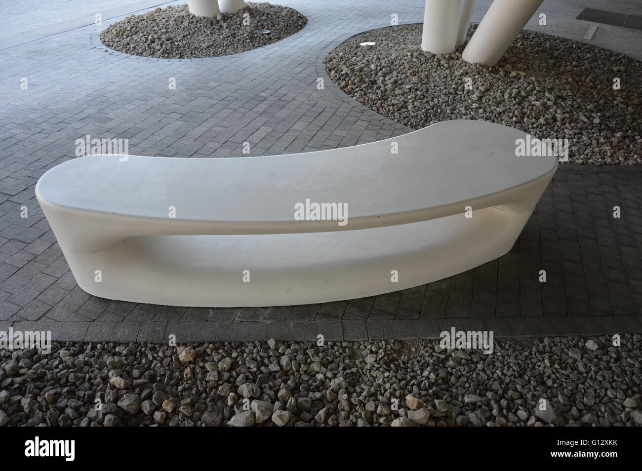 White curved bench hi-res stock photography and images - Alamy