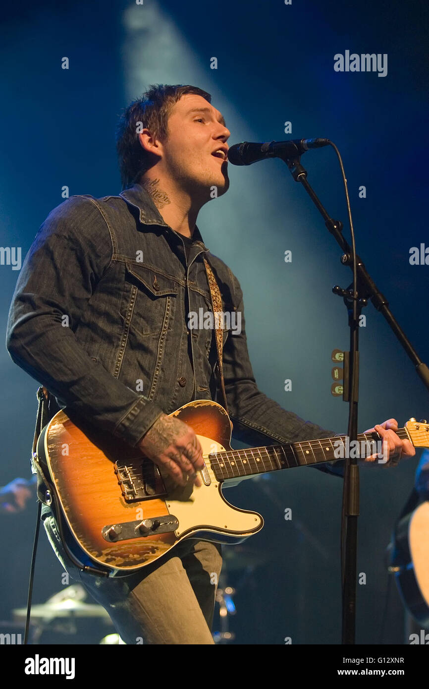 Brian Fallon, frontman of The Gaslight Anthem, performing on his solo ...